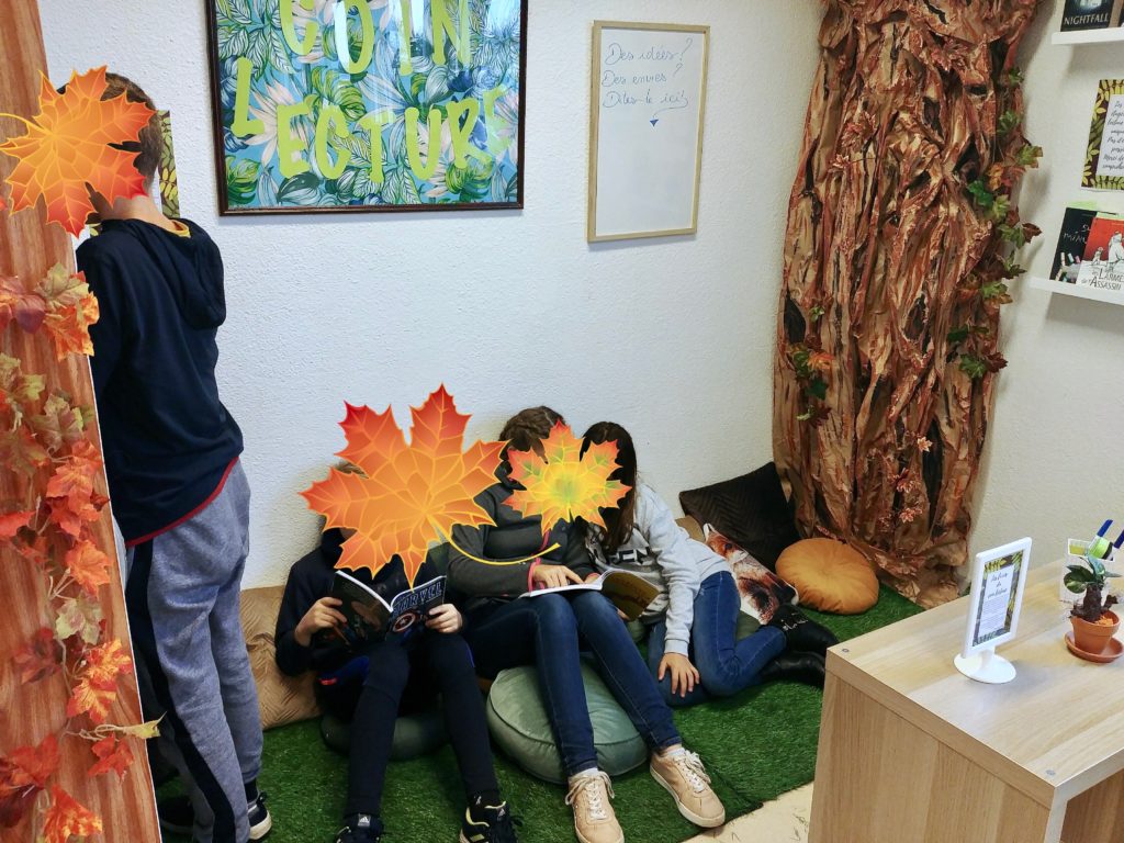 Un coin lecture dans la salle de classe - La Bande à Baudelaire